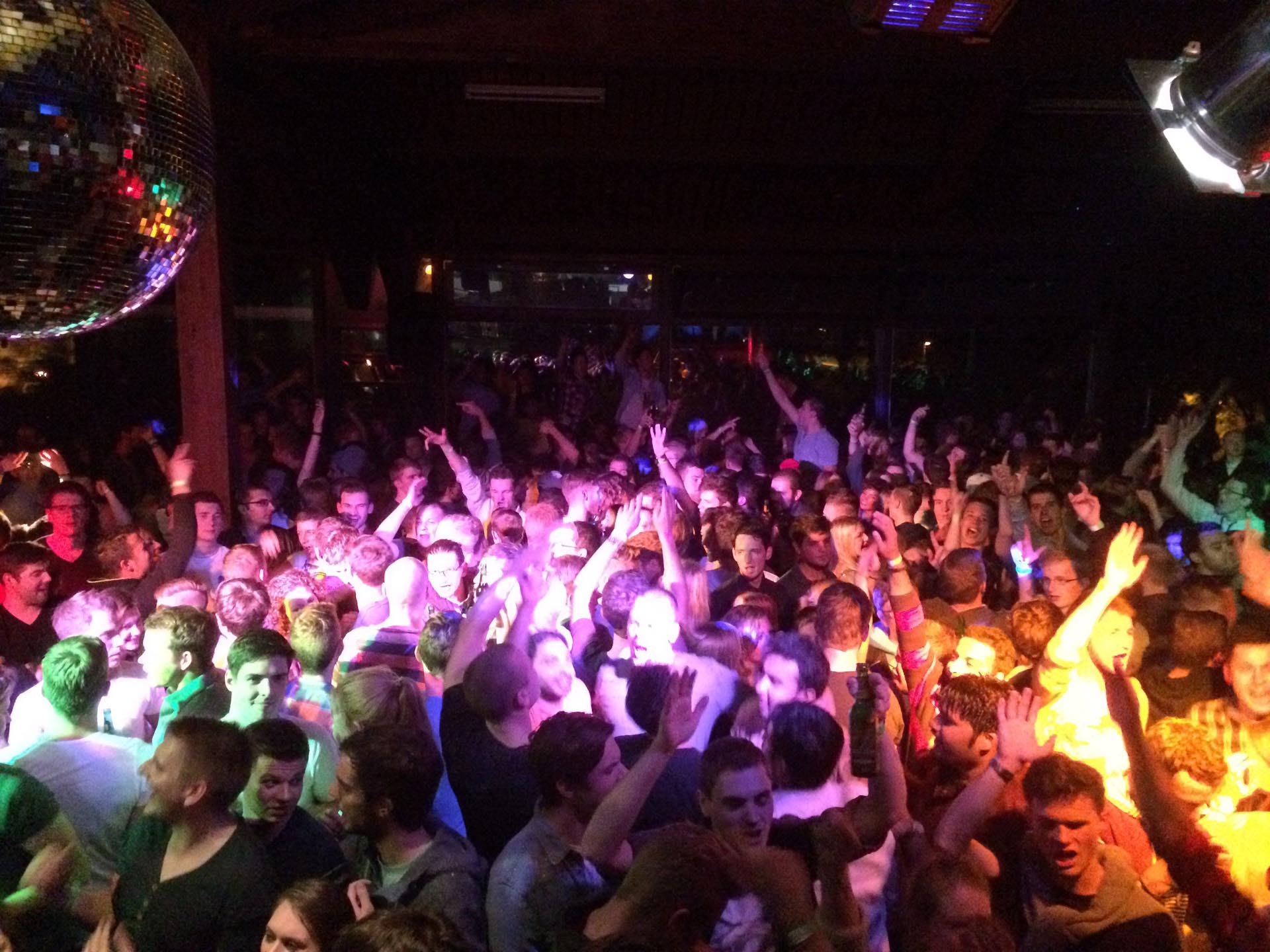 Discoparties – Jukebox-DJ-Service | Ihr DJ Service für Hochzeiten ...